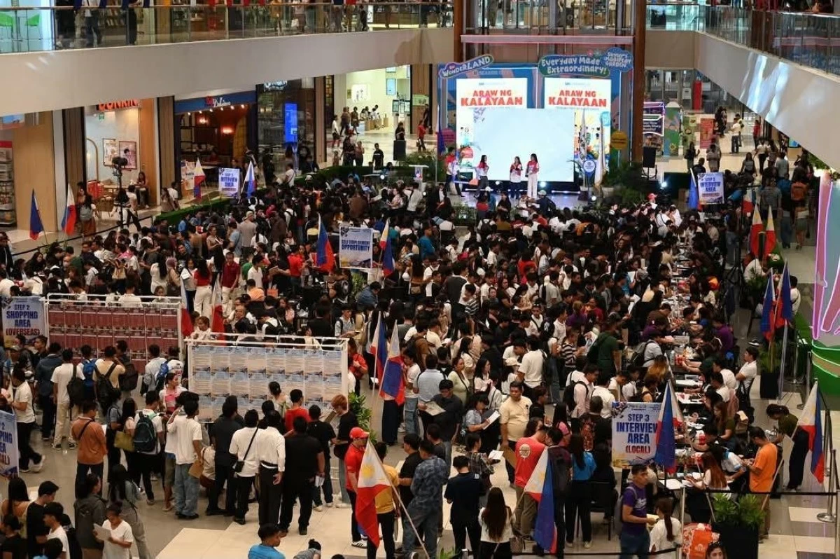 Manila Bulletin - 300 jobseekers hired in June 12 jobs fair