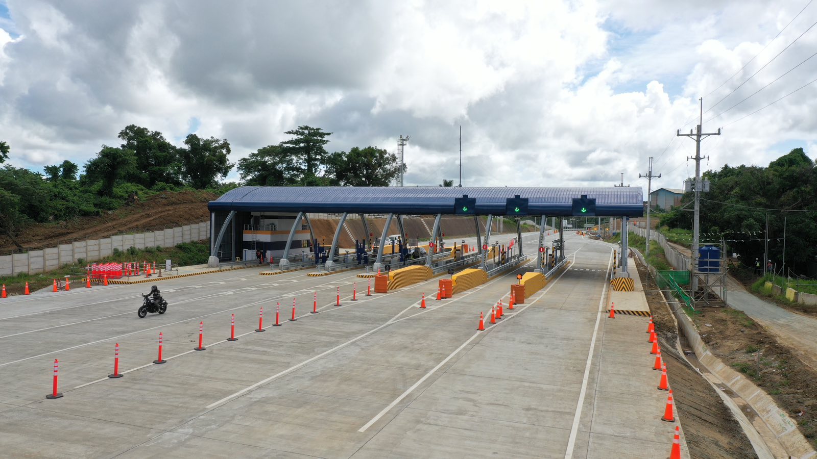 Manila Bulletin - CALAX Silang Aguinaldo toll collection starts